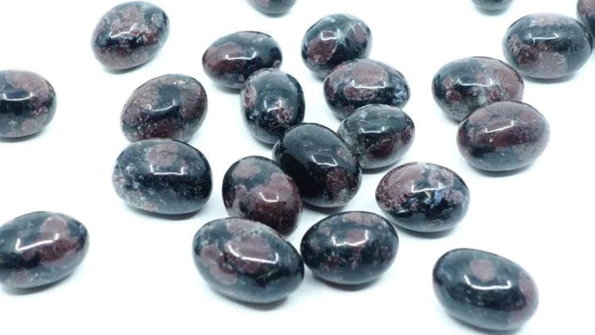 Discover Arfvedsonite Crystal: 8 Amazing Benefits For Health